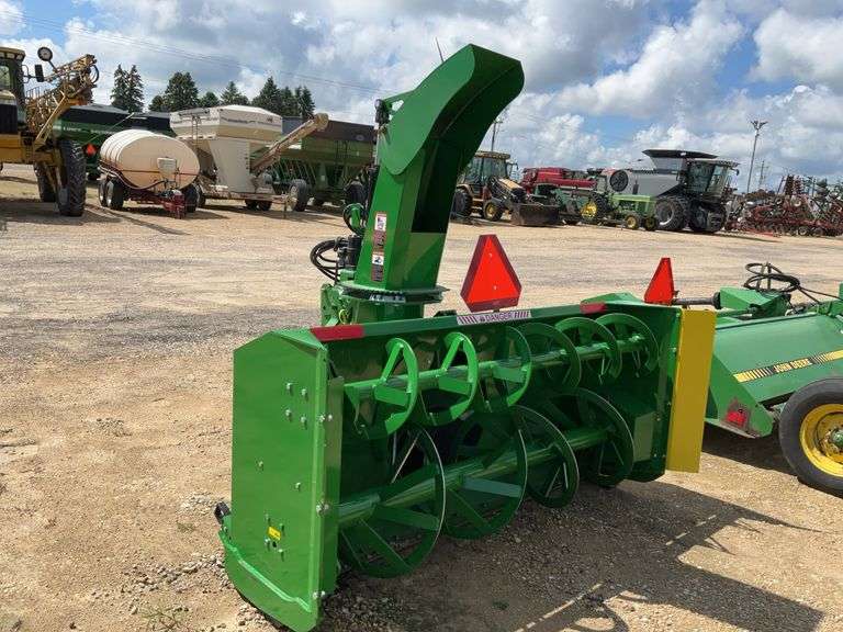 John Deere Frontier Snowblower, 2 augers, hyd spout/tilt swivel; 2 ...