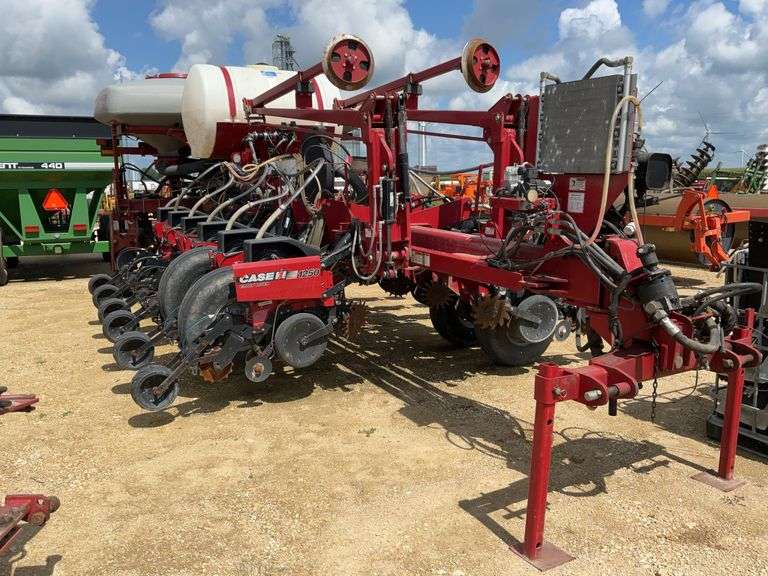 2008 Case 1250 16 row 30" planter, dual fertilizer system, air clutches ...