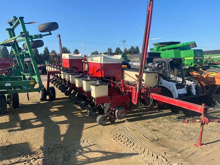 Case IH 900 12 row planter, dry fertilizer, insecticide, ** corn & bean ...