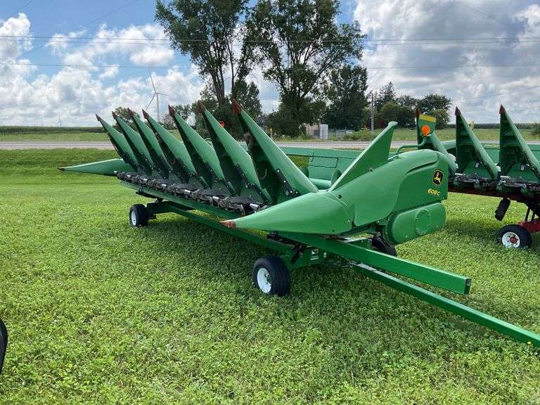 John Deere 608C corn head, auto header tilt & height; calmer chopping ...