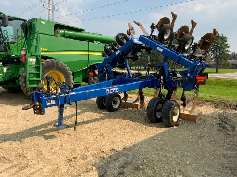 Blue Jet Sub Tiller #4 In-line ripper, 11 shank on 30" spacings ...