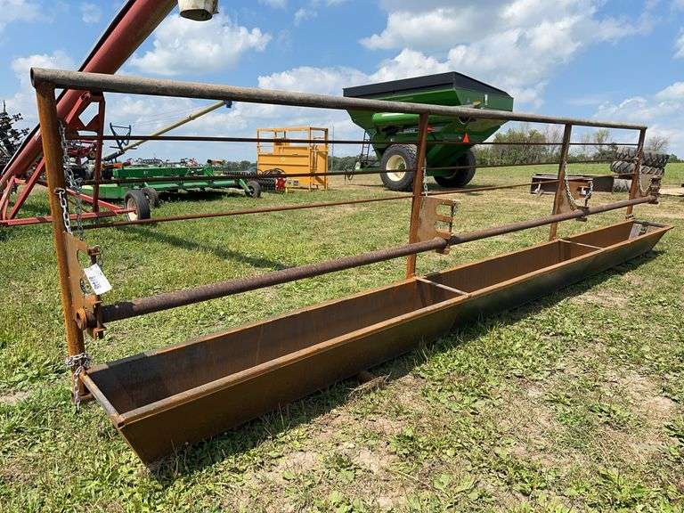 Free Standing Panel with Feedbunk - Hamilton-Maring Auction Group