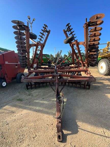 White 271 28ft disk - Hamilton-Maring Auction Group