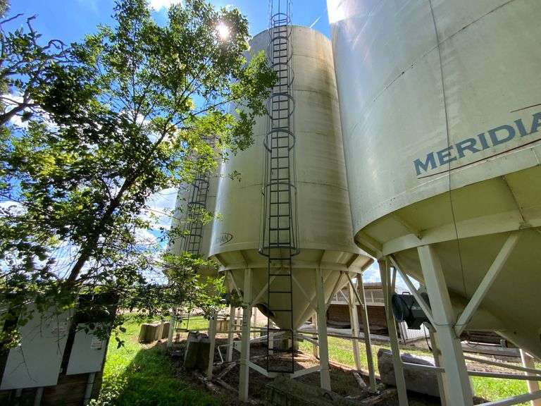 ** This lot is SOLD OFF SITE Meridian 5000 bu Hopper Bin 16' diameter ...