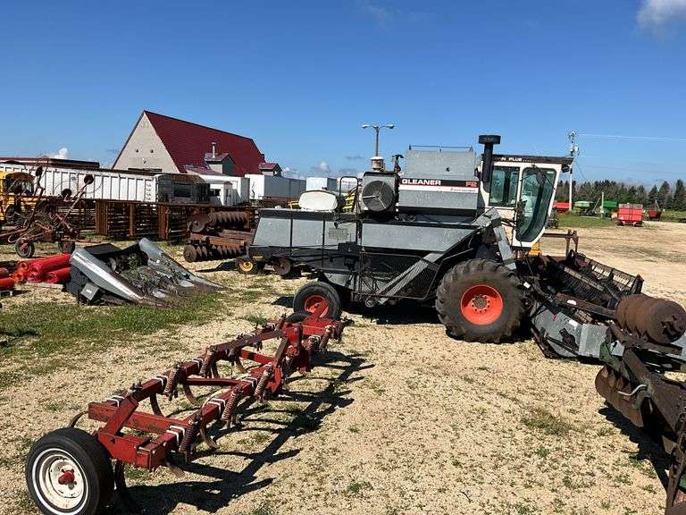 Allis Chalmers Gleaner F2 Combine, Diesel Motor, 15ft Bean Head, 4 Row ...