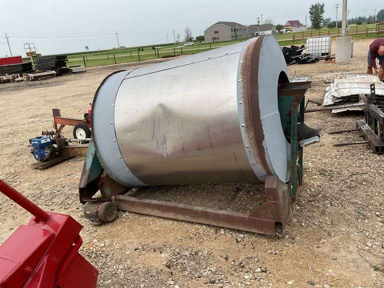 Farm Master Feed Mixer - Hamilton-Maring Auction Group
