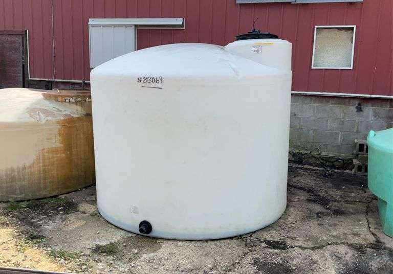 1700-gal Poly Water Tank - Hamilton-Maring Auction Group