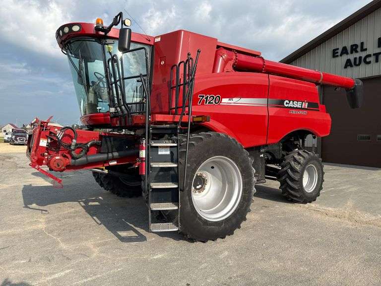 2010 Case IH 7120 Combine, Hopper Ext., Pro 600 Monitor, 4,657 Engine ...