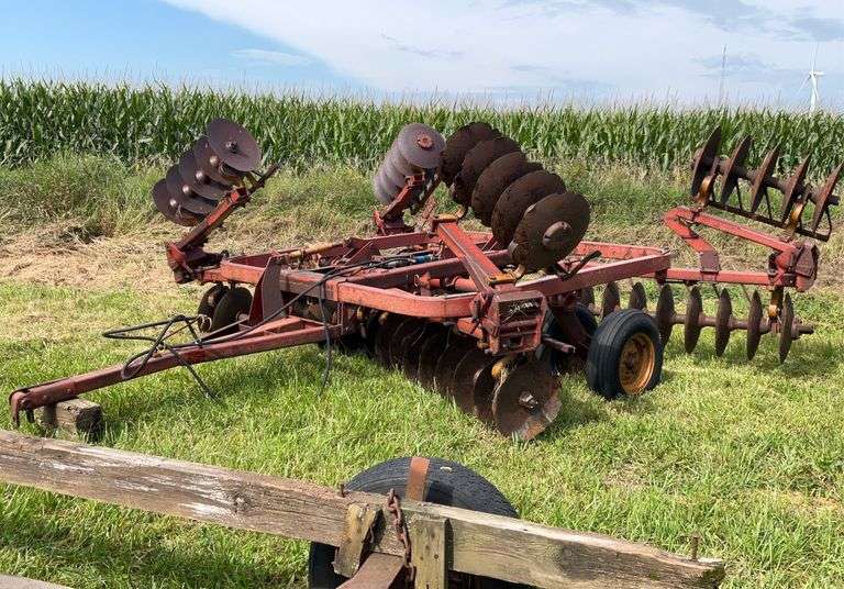 Kewanee rock flex disc needs gang repair - Hamilton-Maring Auction Group