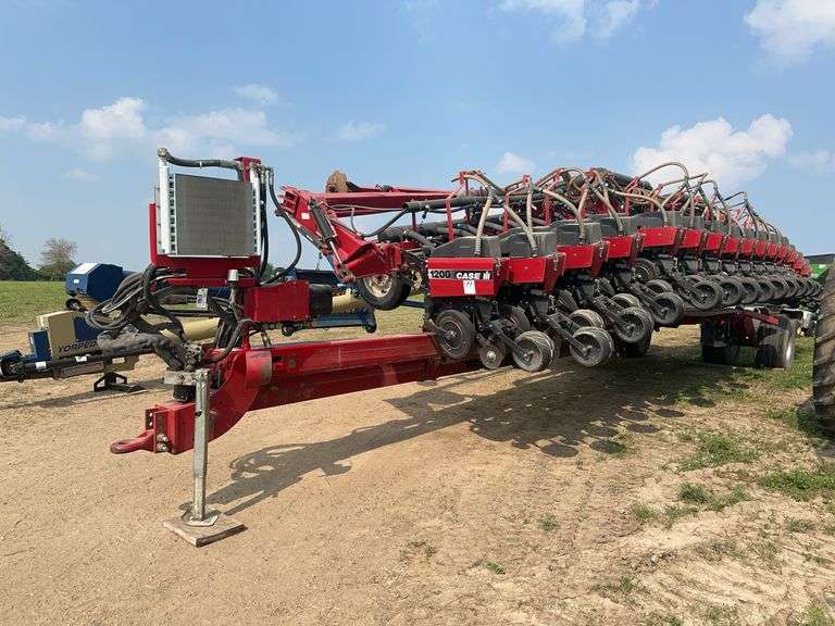 Case IH 1200 Planter 16 Row 30" or 31 Row 15", 600 Pro Monitor, Center ...