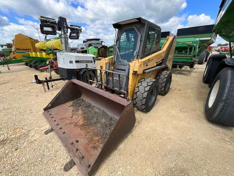 Gehl 6635 DXT skid loader, diesel, 2988 hours; includes pallet fork ...