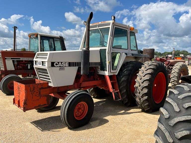 Case 2290 2WD Tractor, 5,039 Hours showing, 480/80R38 Tires & Duals ...