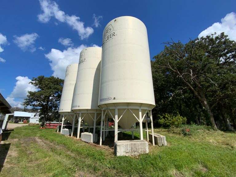 ** This lot is SOLD OFF SITE Meridian 5000 bu Hopper Bin 16' diameter ...
