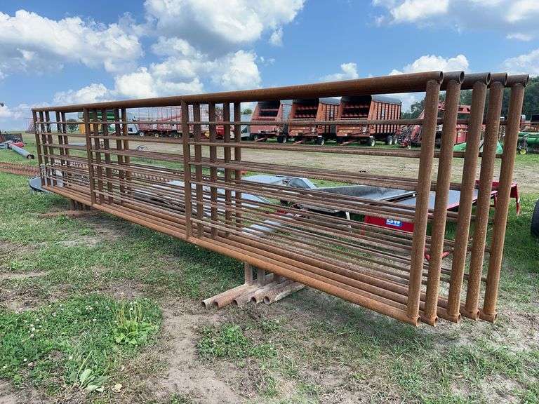 (5) Free Standing Panels, Sells 5x$ - Hamilton-Maring Auction Group
