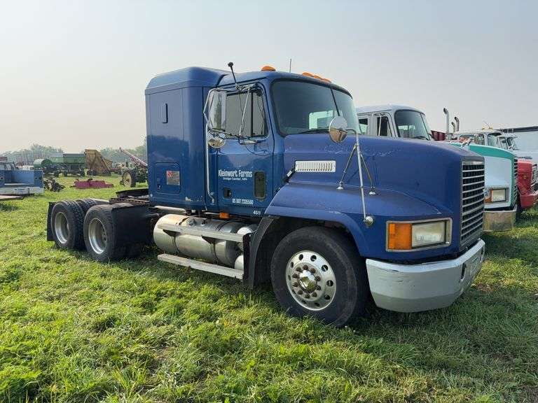 1999 Mack CH600 Semi Tractor, Short Sleeper, Eaton 9 Speed, 22.5 Rubber ...