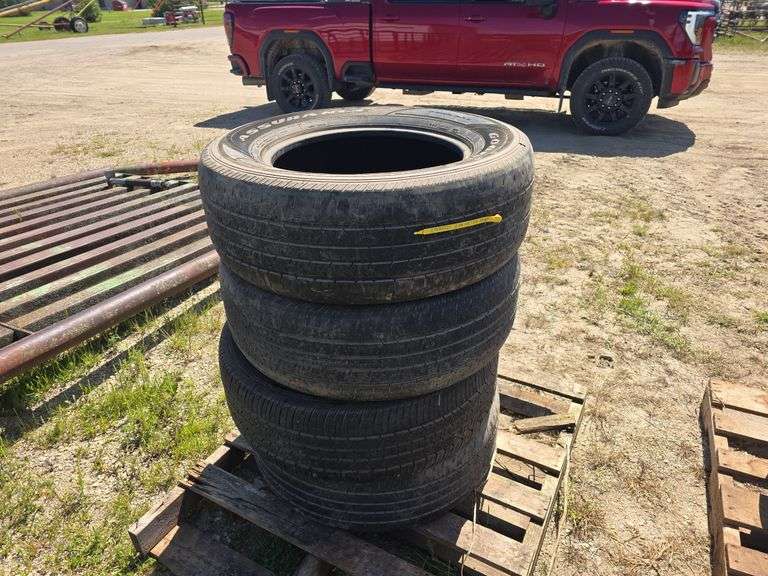(4) P265/65R18 tires, no rims - Hamilton-Maring Auction Group