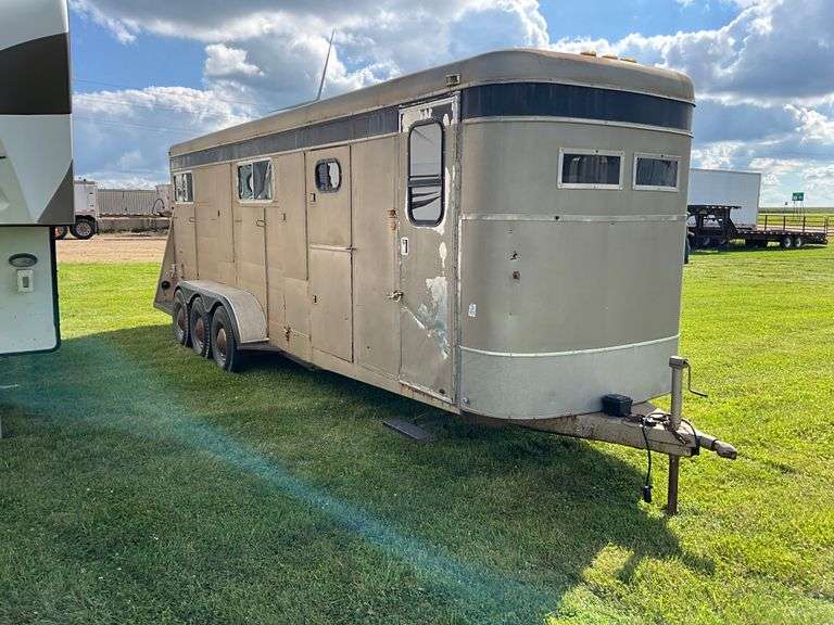 ** 1978 Rustler horse trailer, 4-horse, has water tank & saddle holders ...