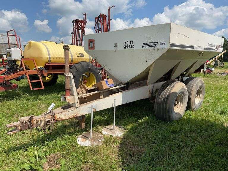 Willmar Normal Track 600 Fertilizer Spreader, 540PTO, 40' Spread ...