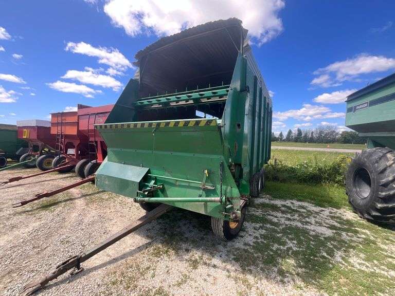 Badger 16ft chopper box, always stored inside, works good - Hamilton ...