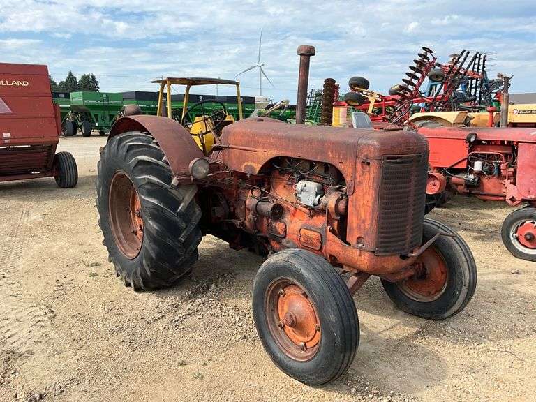 1948 LA Case Tractor, turns over but needs work - Hamilton-Maring ...