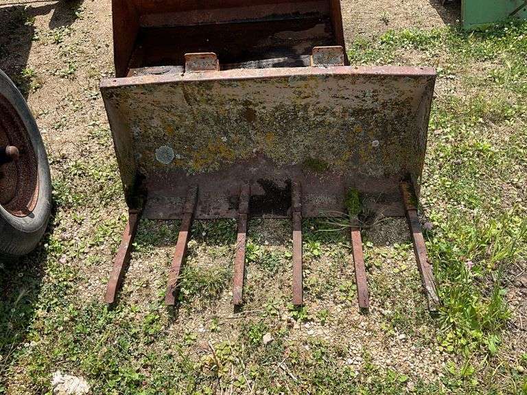 44" manure bucket - Hamilton-Maring Auction Group