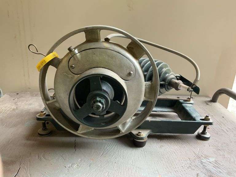 Maytag engine Model 92 serial 130561 - Hamilton-Maring Auction Group