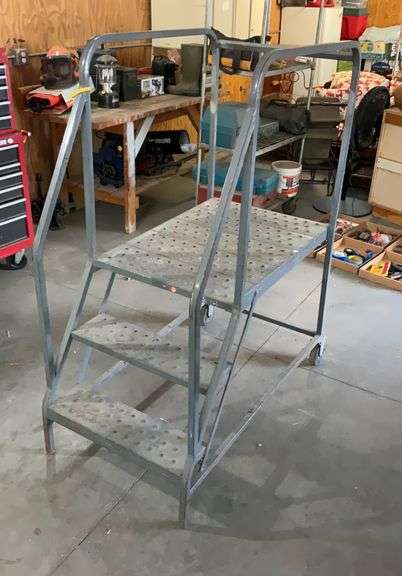 Rolling 3 step staircase - Hamilton-Maring Auction Group