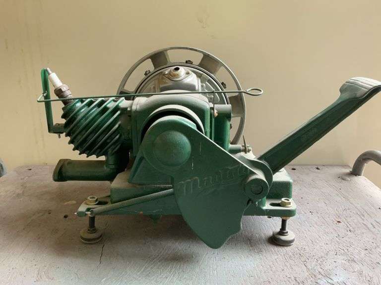 Maytag engine model 92 serial number 804405 - Hamilton-Maring Auction Group