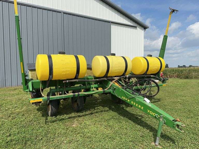John Deere 7000 Planter, 6 Row 30”, Liquid Fertilizer, Yetter Row ...