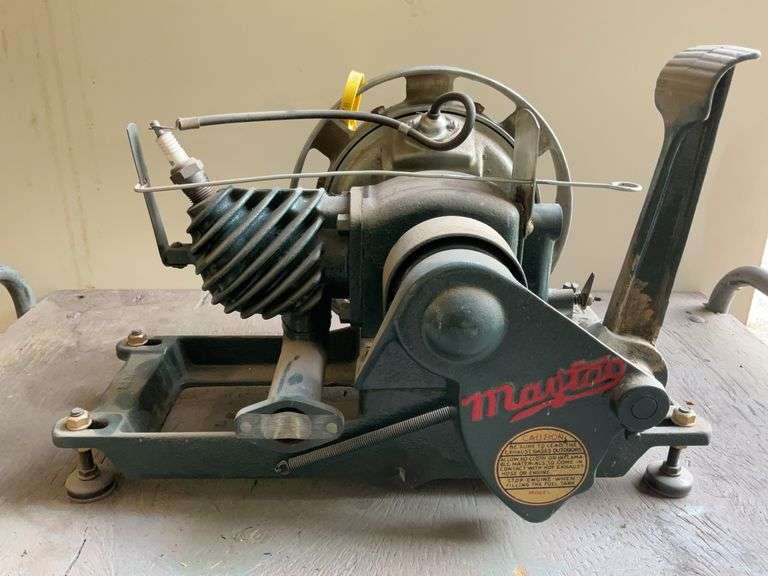Maytag engine Model 92 Serial number 464817 - Hamilton-Maring Auction Group