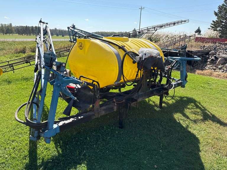 L&D 3pt Sprayer, 400-gal Tank w/40ft Boom & Foamer, Raven Controls ...