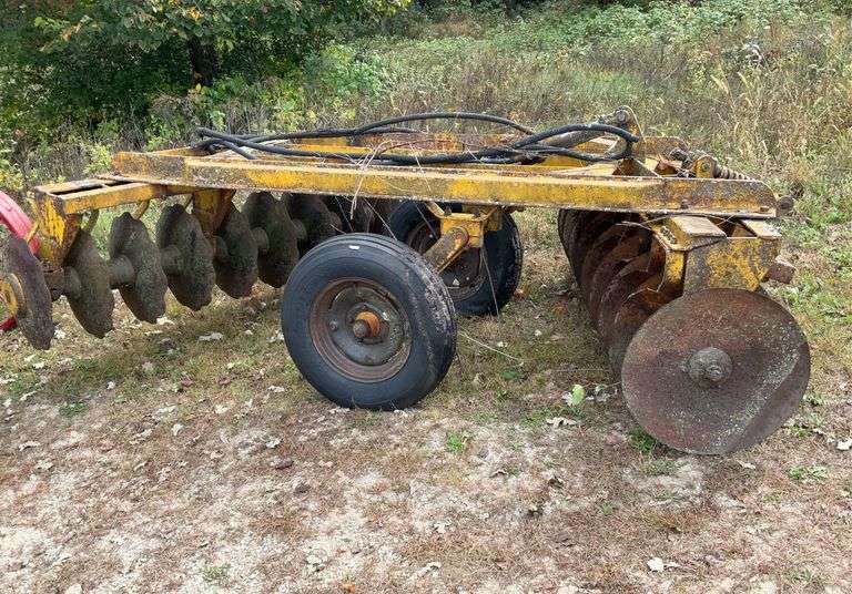 6 foot offset disc., missing hitch - Hamilton-Maring Auction Group