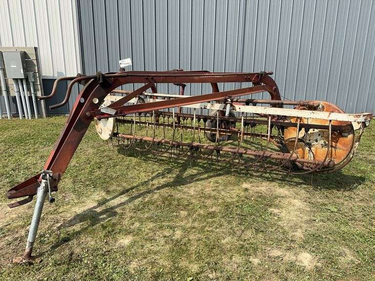 International No.15 Side Hay Rake, 5 Bar - Hamilton-Maring Auction Group