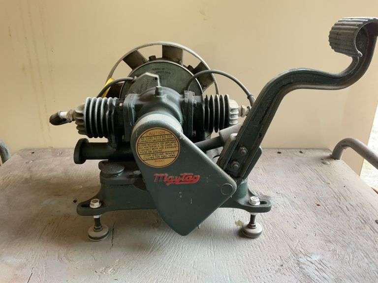 Maytag engine Model 72 serial number 101770x - Hamilton-Maring Auction ...