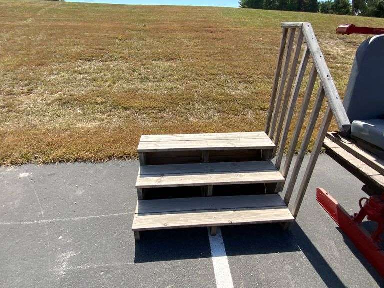 3-step platform w/landing - Hamilton-Maring Auction Group