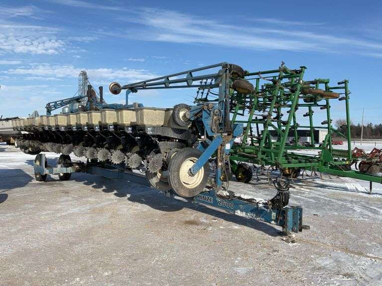 Kinze 2600 planter, 16 Row 30", No til coulters, trash whips, corn ...