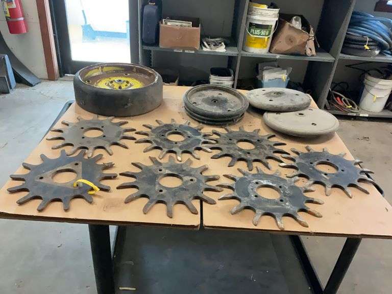 Martin Row cleaners, planter wheels - Hamilton-Maring Auction Group