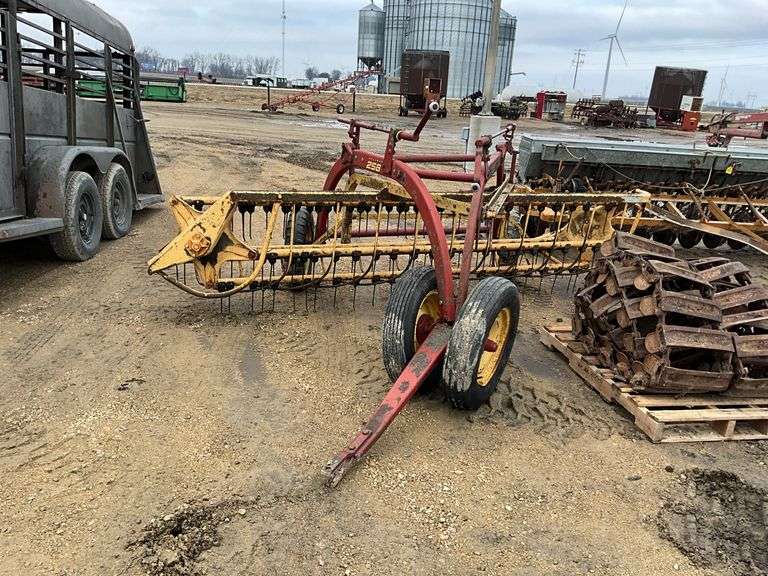 New Holland 258 Rolabar Hay rake, front dolly wheels. Rubber teeth ...