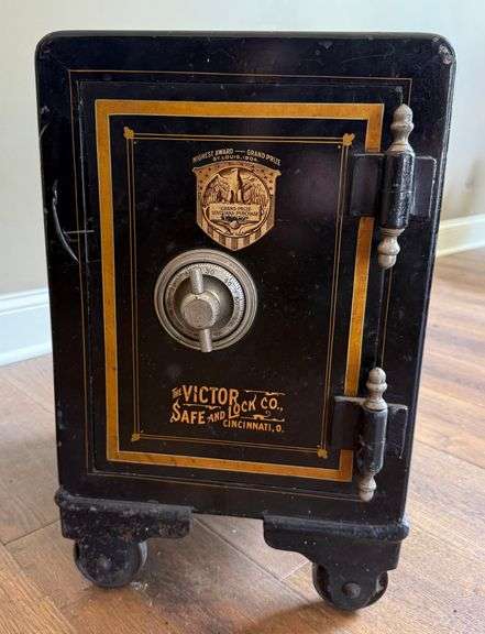 Antique The Victor Safe & Lock Company Cincinnati Fireproof Safe ...