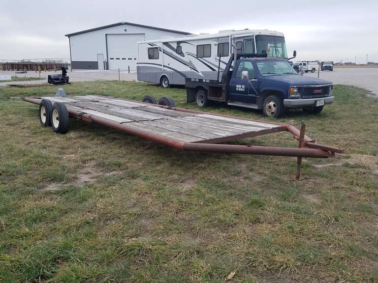 Donahue flatbed trailer 28ft - Adam Marshall Land & Auction, LLC
