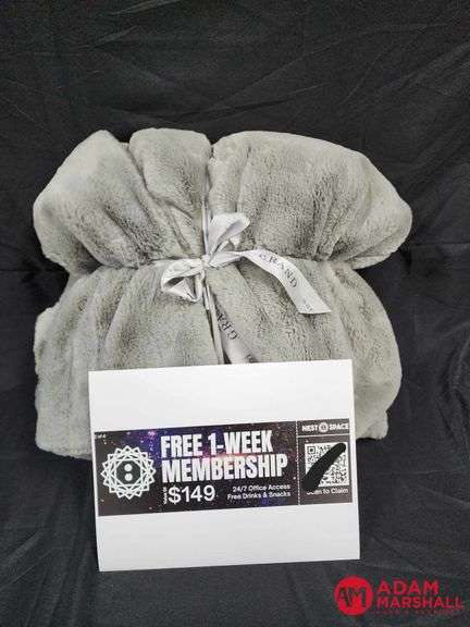 Cozy Workspace -Saranoni Grand Faux Fur Clanket 50'x60' grey mink and ...