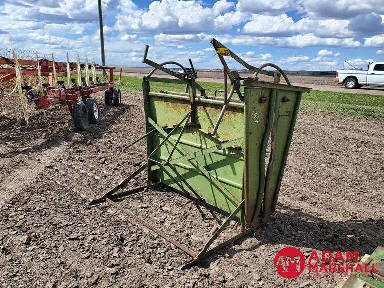 Powder River Tipping Calf Table - Adam Marshall Land & Auction, LLC