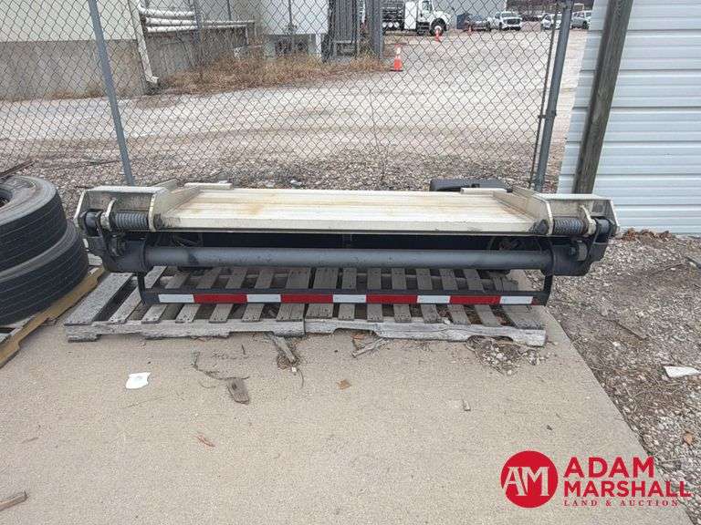 Maxon GPT-4 Lift Gate - 4000LBS - Adam Marshall Land & Auction, LLC
