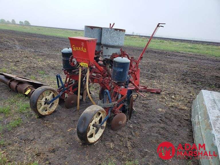 901 Two Row Planter - Adam Marshall Land & Auction, LLC