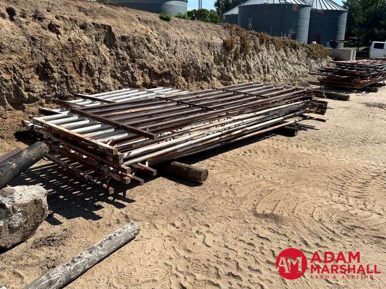 Daniels Manufacturing Heavy Feedlot Panels - Adam Marshall Land ...