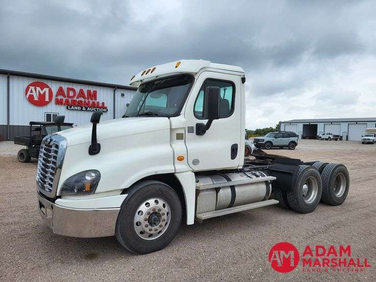 2015 Freightliner Cascadia Semi Truck - Adam Marshall Land & Auction, LLC