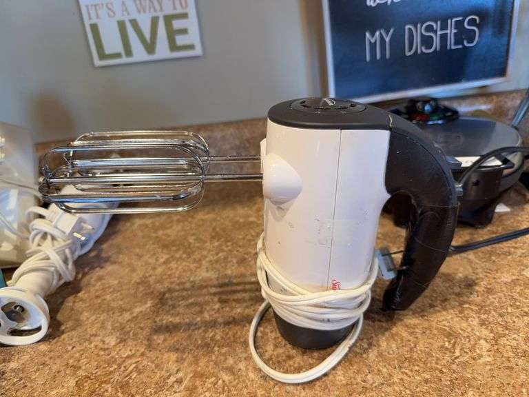 Sunbeam Mixer, Handle does have tape, does work - Marquette Auction ...