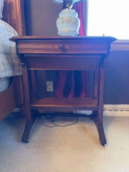 End Table - Marquette Auction Services