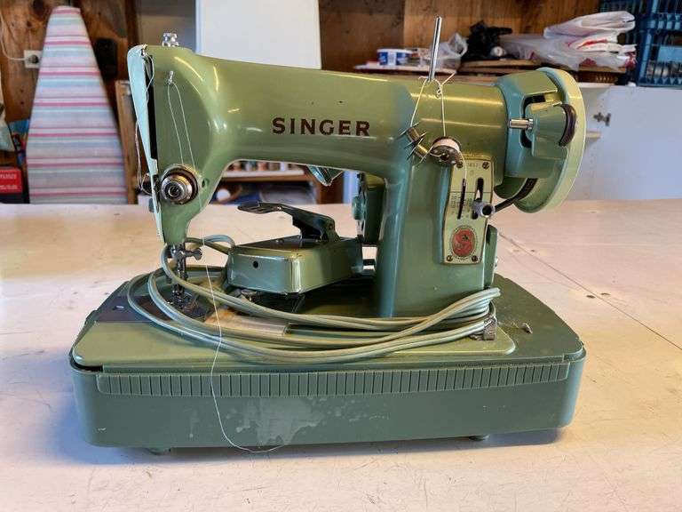 Singer Sewing Machine - Marquette Auction Services