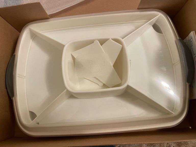 Pampered Chef Serving Tray - Marquette Auction Services